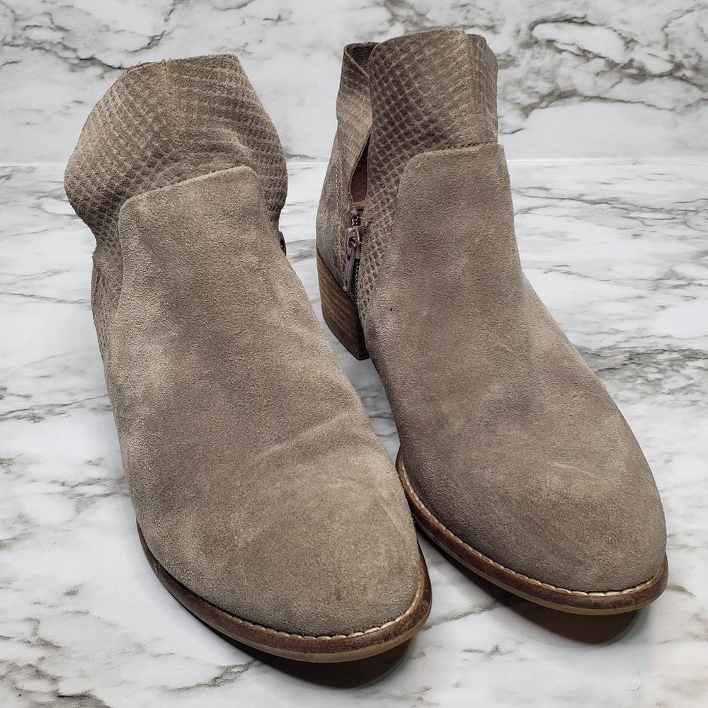 Seychelles Score Gray Suede Ankle Booties - Gem